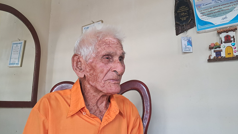 A los 98 años, Leonides sigue componiendo la banda sonora de Cuba ...